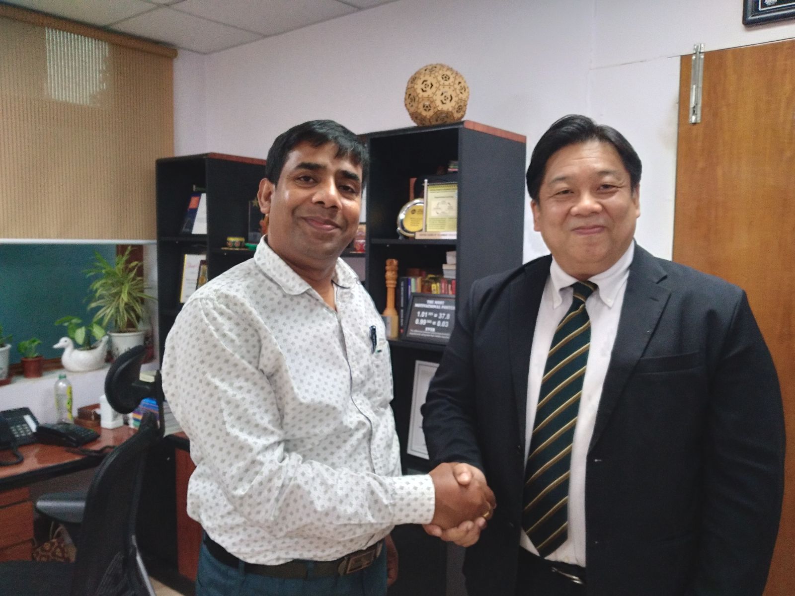 中央中等教育委員会（CBSE） DirectorのDr Biswajit Sahaと意見交換 - Shin Edupower Pvt Ltd